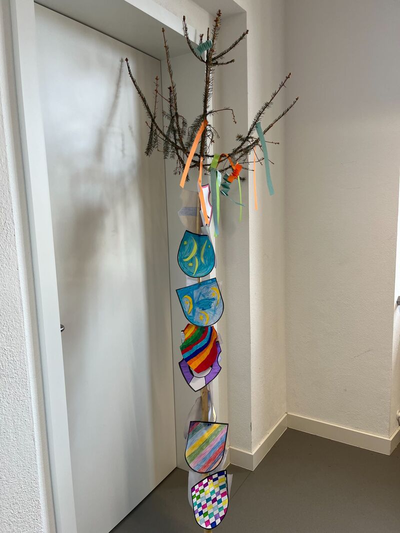 Maibaum - Aktion Morgenkreis | Schulleben